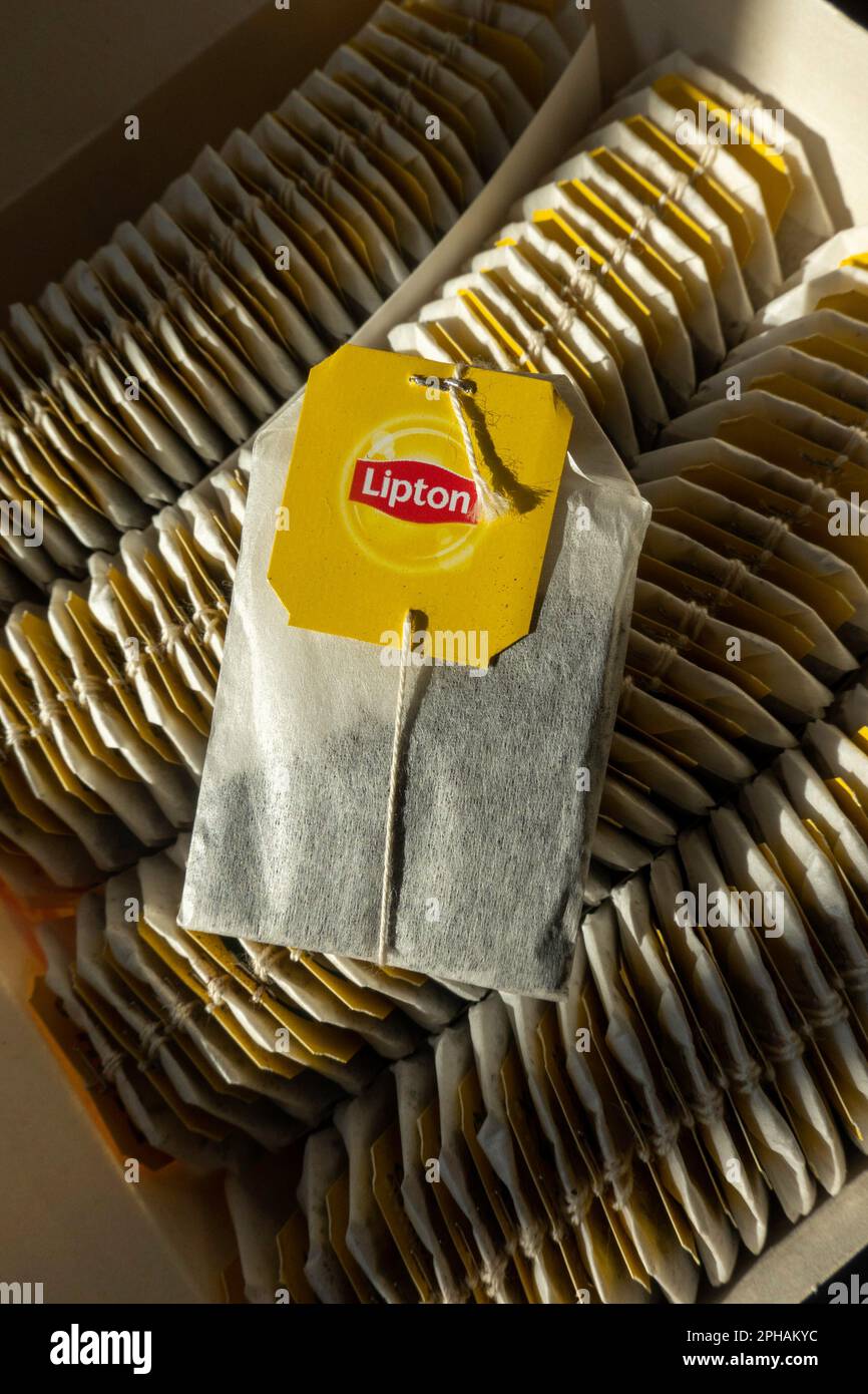 Lipton yellow label tea hi-res stock photography and images - Alamy