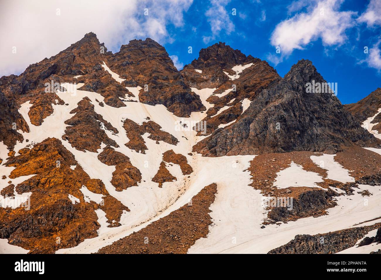 Mount Ruapehu is an active stratovolcano at the southern end of the ...