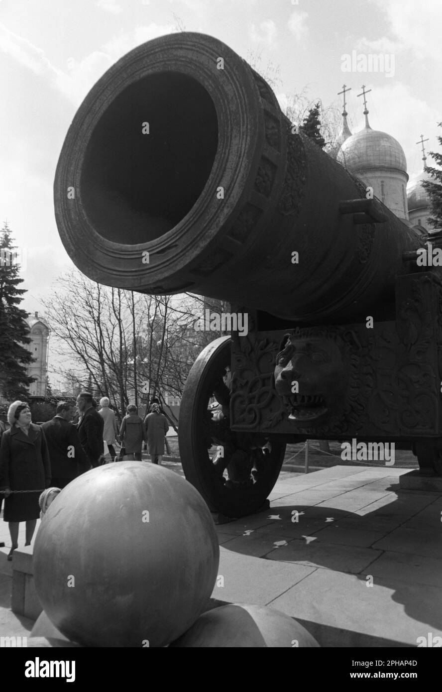 Air cannon Black and White Stock Photos & Images - Alamy