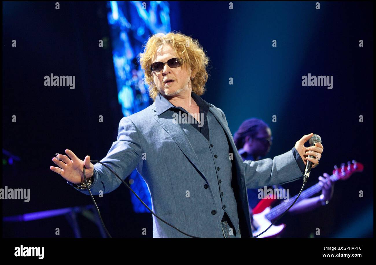 Lead singer of simply red hi-res stock photography and images - Alamy