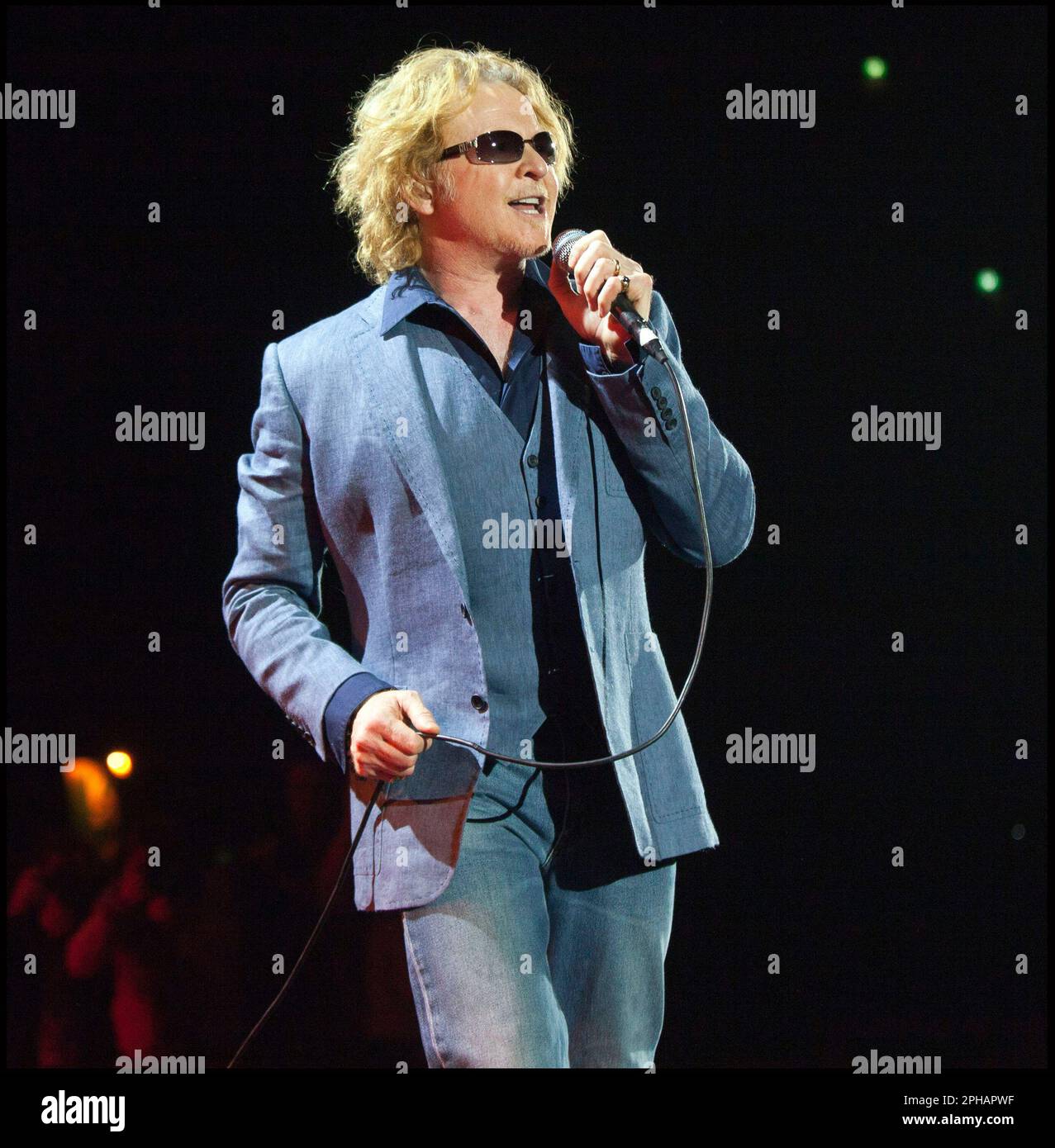 Simply Red with Mick Huckmall in concert in the Gelredome in Arnhem ...