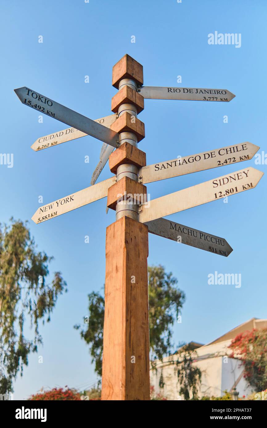 Signpost to the world, World travel signpost, directions signpost with ...