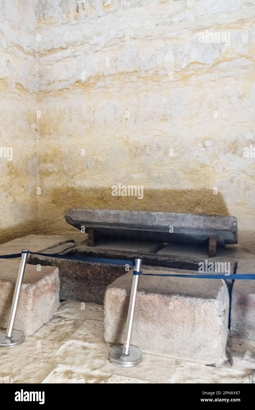 The sarcophagus inside the burial chamber of the Pyramid of Khafre at ...