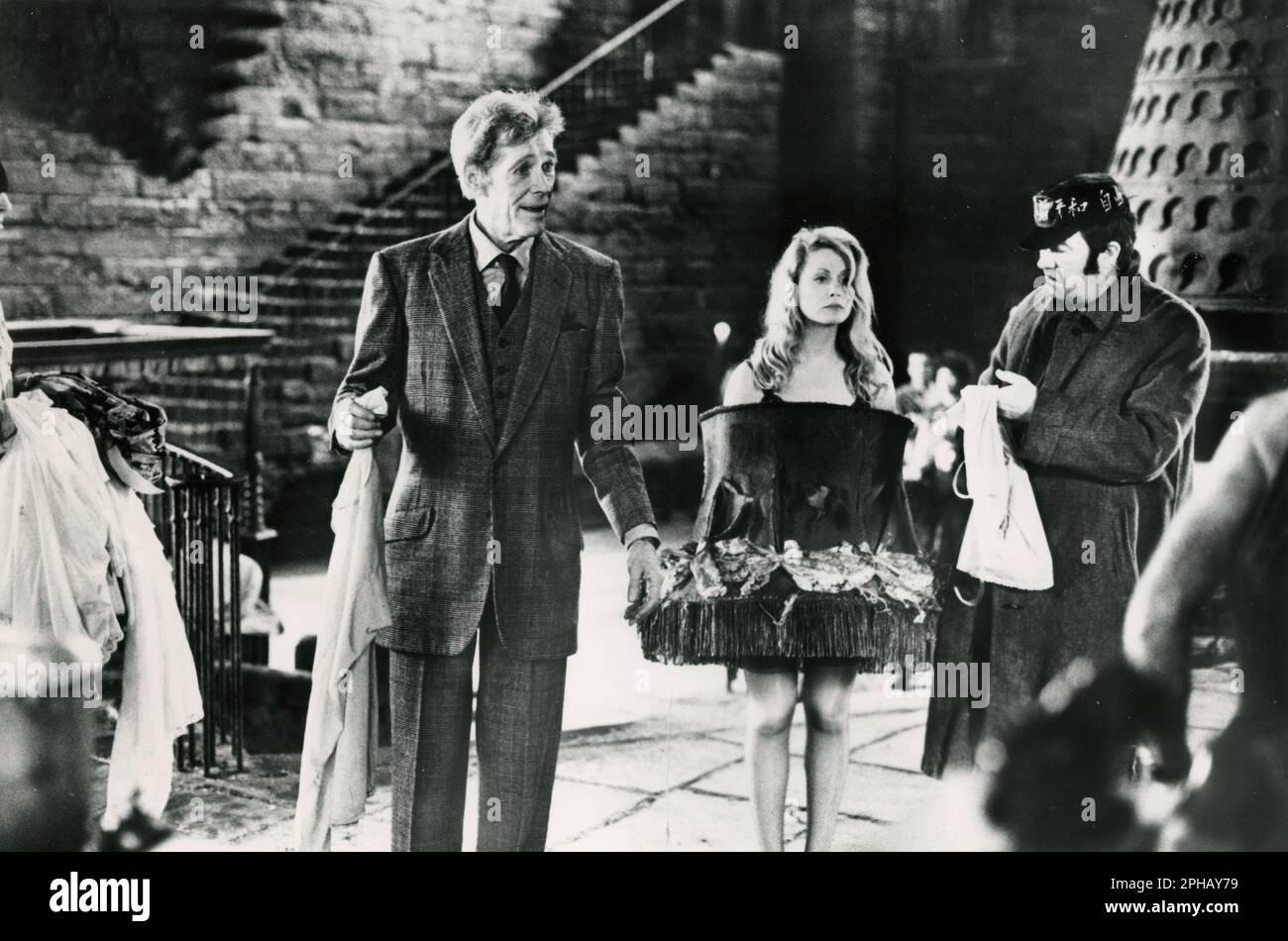 High spirits 1988 beverly dangelo hi-res stock photography and images ...