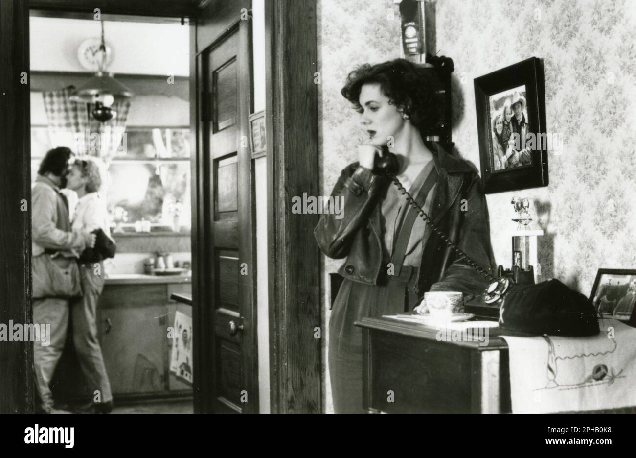 Elizabeth perkins love large 1990 hi-res stock photography and images ...