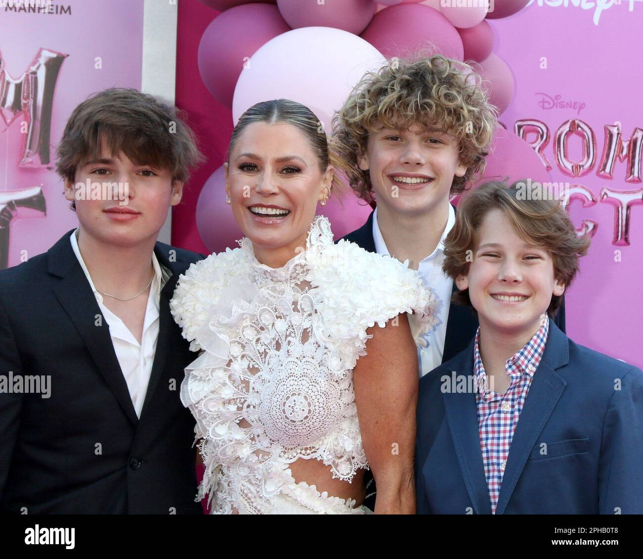 Julie Bowen, sons Oliver Phillips, John Phillips, Gustav Phillips at ...