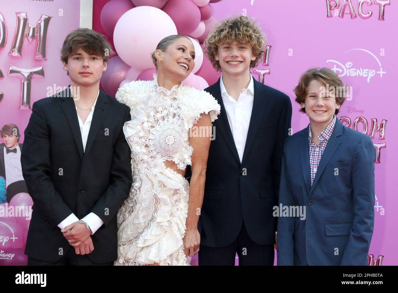 Julie Bowen, sons Oliver Phillips, John Phillips, Gustav Phillips at ...