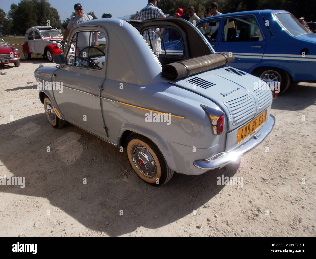 Vespa car hi-res stock photography and images - Alamy