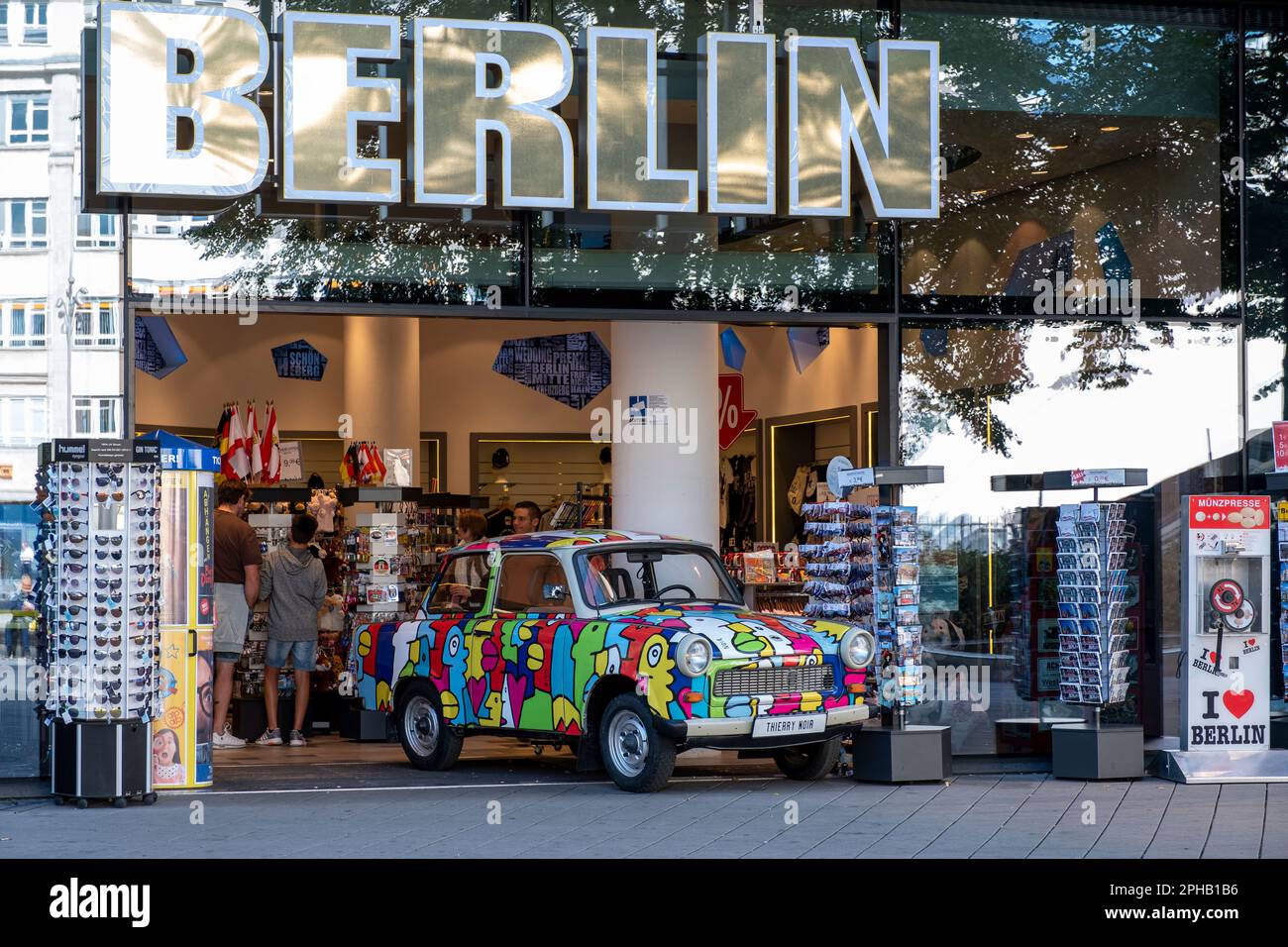 Berlin souvenir shop hi-res stock photography and images - Alamy