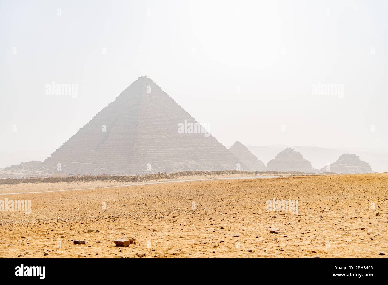Pyramid menkaure giza pyramid complex hi-res stock photography and ...