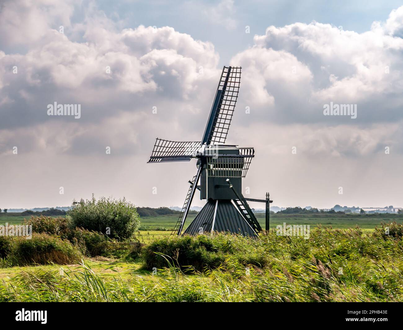 Small drainage polder wind mill Spinnenkop in Geeuwpolder, Friesland ...
