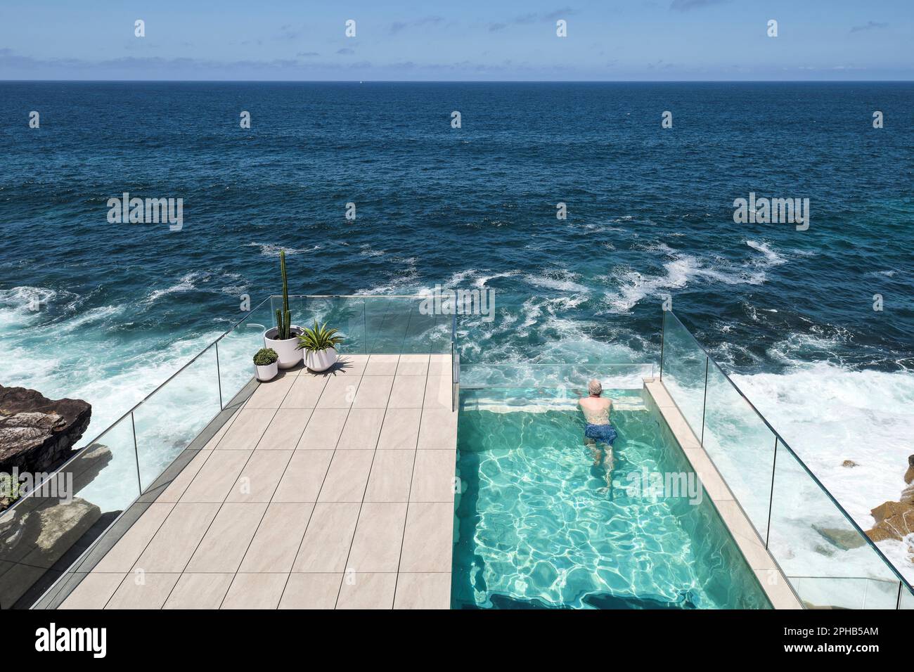 Pool overlooking ocean. Ravine House, South Coogee, Australia ...