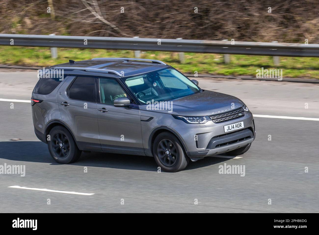 Land rover discovery se sd4 auto hi-res stock photography and images ...