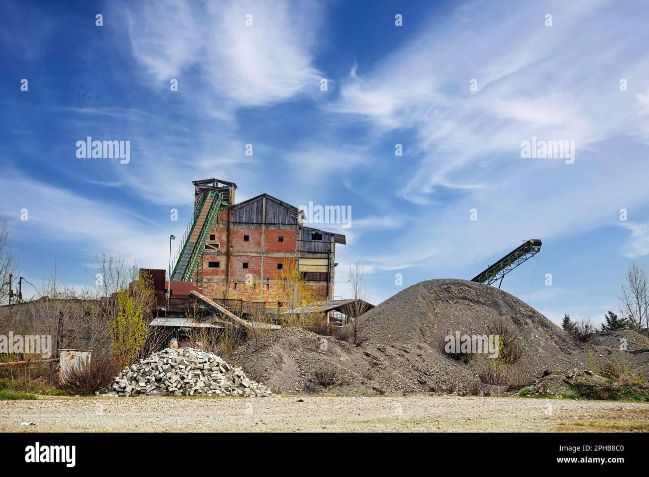 Old abandoned industrial factory landscape hi-res stock photography and ...