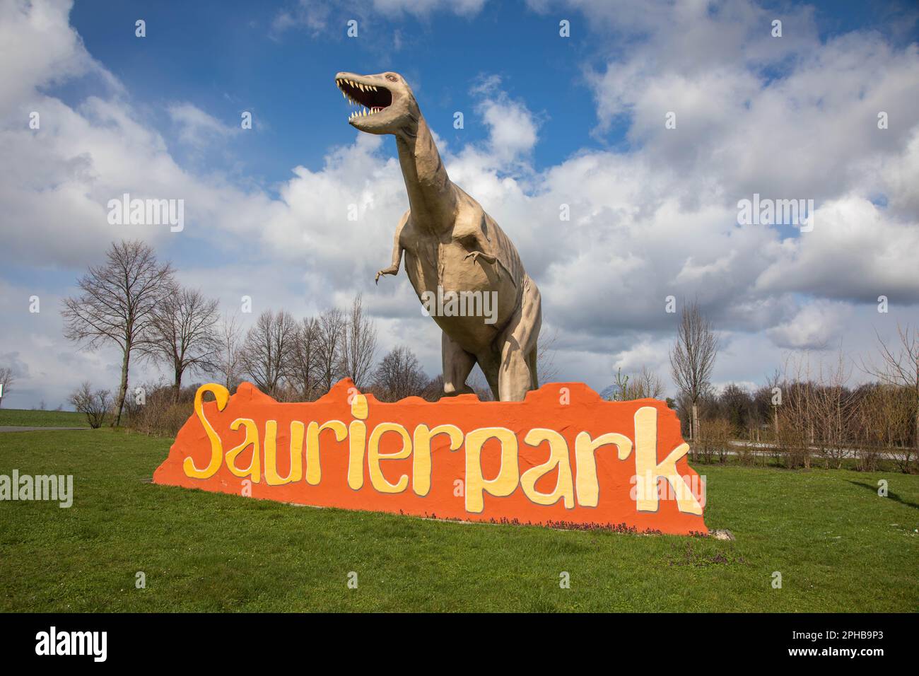 Der Saurierpark Bautzen ist mit seinen über 200 Sauriern der ...