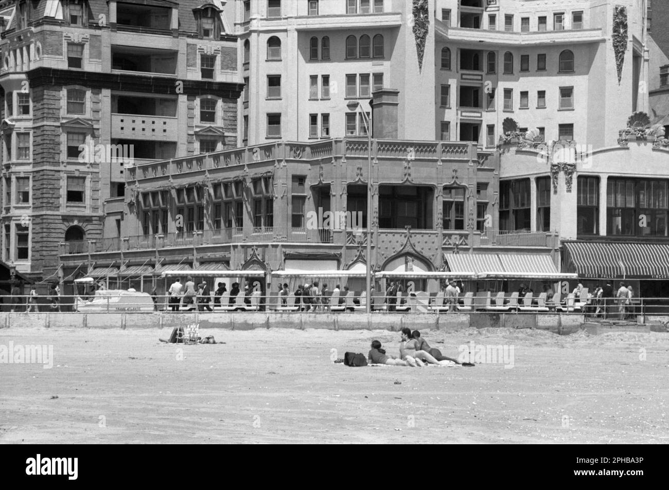 1970s people on beach hi-res stock photography and images - Alamy