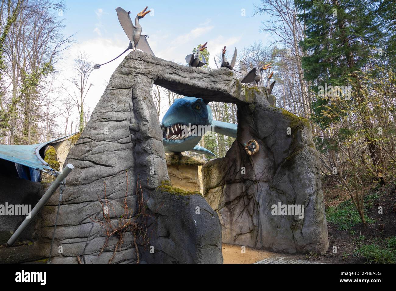 Der Saurierpark Bautzen ist mit seinen über 200 Sauriern der ...