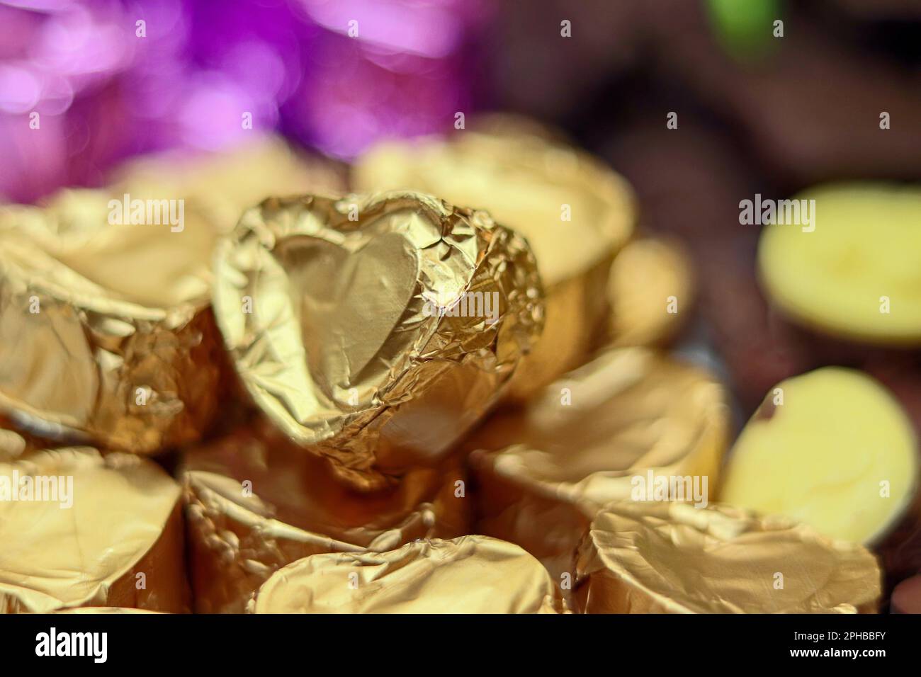 Gold chocolates hi-res stock photography and images - Alamy