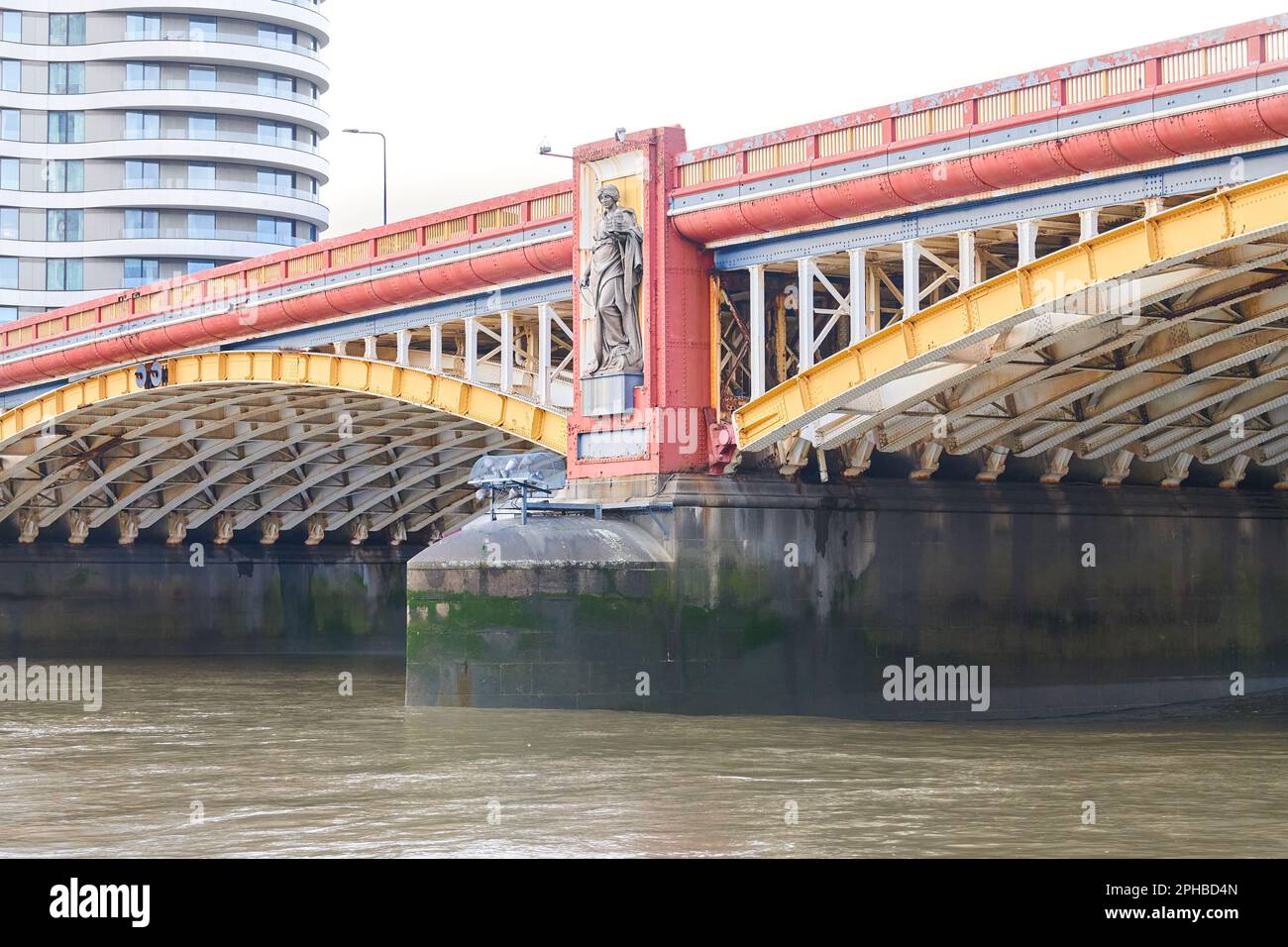 Vauxhall Bridge over the river Thames, London, England Stock Photo - Alamy