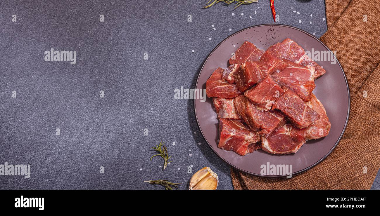 Raw pork loin pieces with ground spices. Marinated meat cuts ...