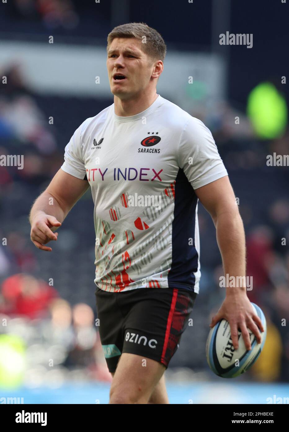 Owen Farrell of Saracens before kick off during the Gallagher ...
