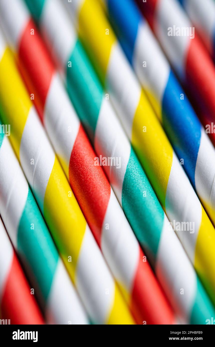 Colour paper straws hi-res stock photography and images - Alamy