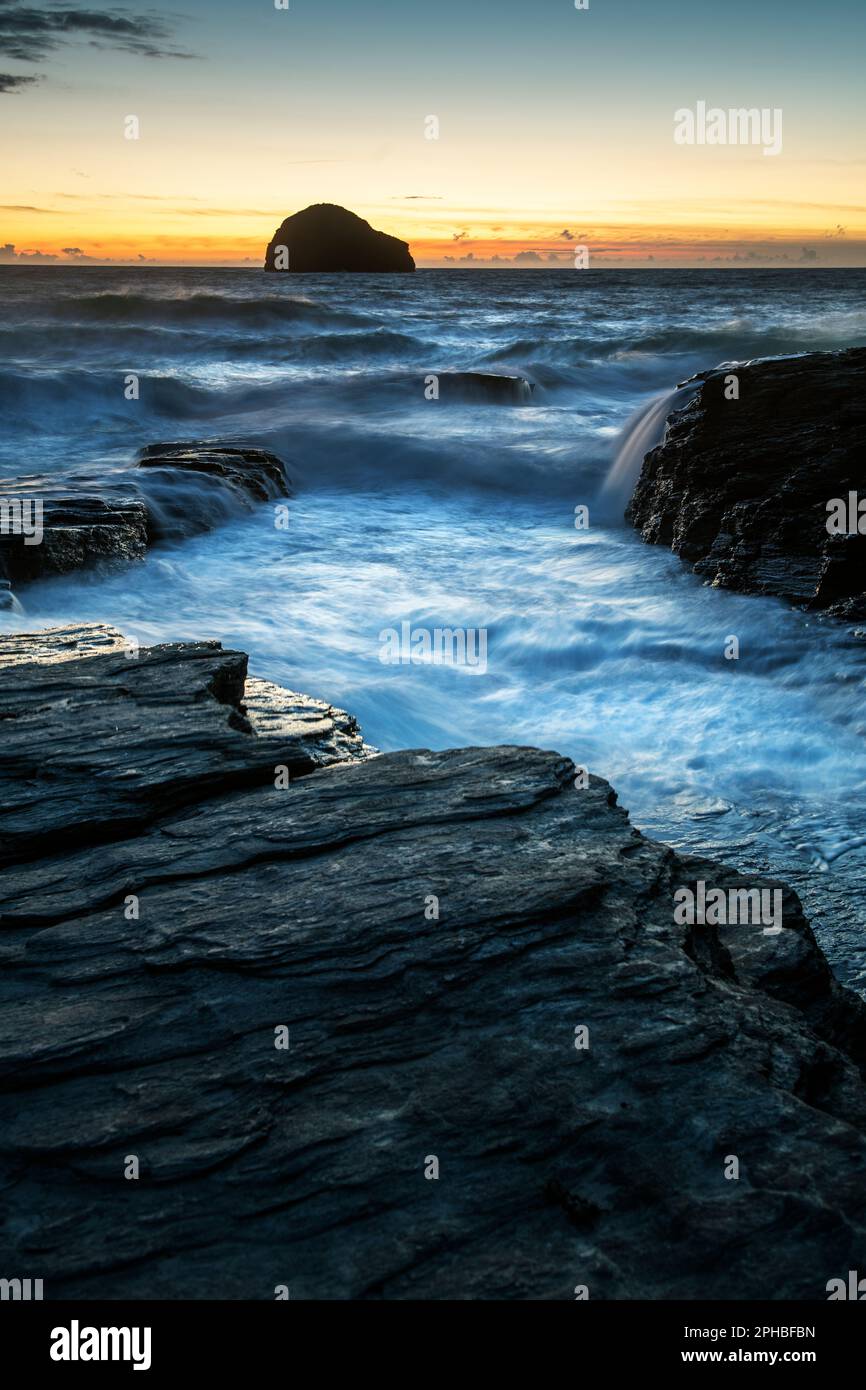 Sunset at Trebarwith Strand in Cornwall, England, UK Stock Photo - Alamy