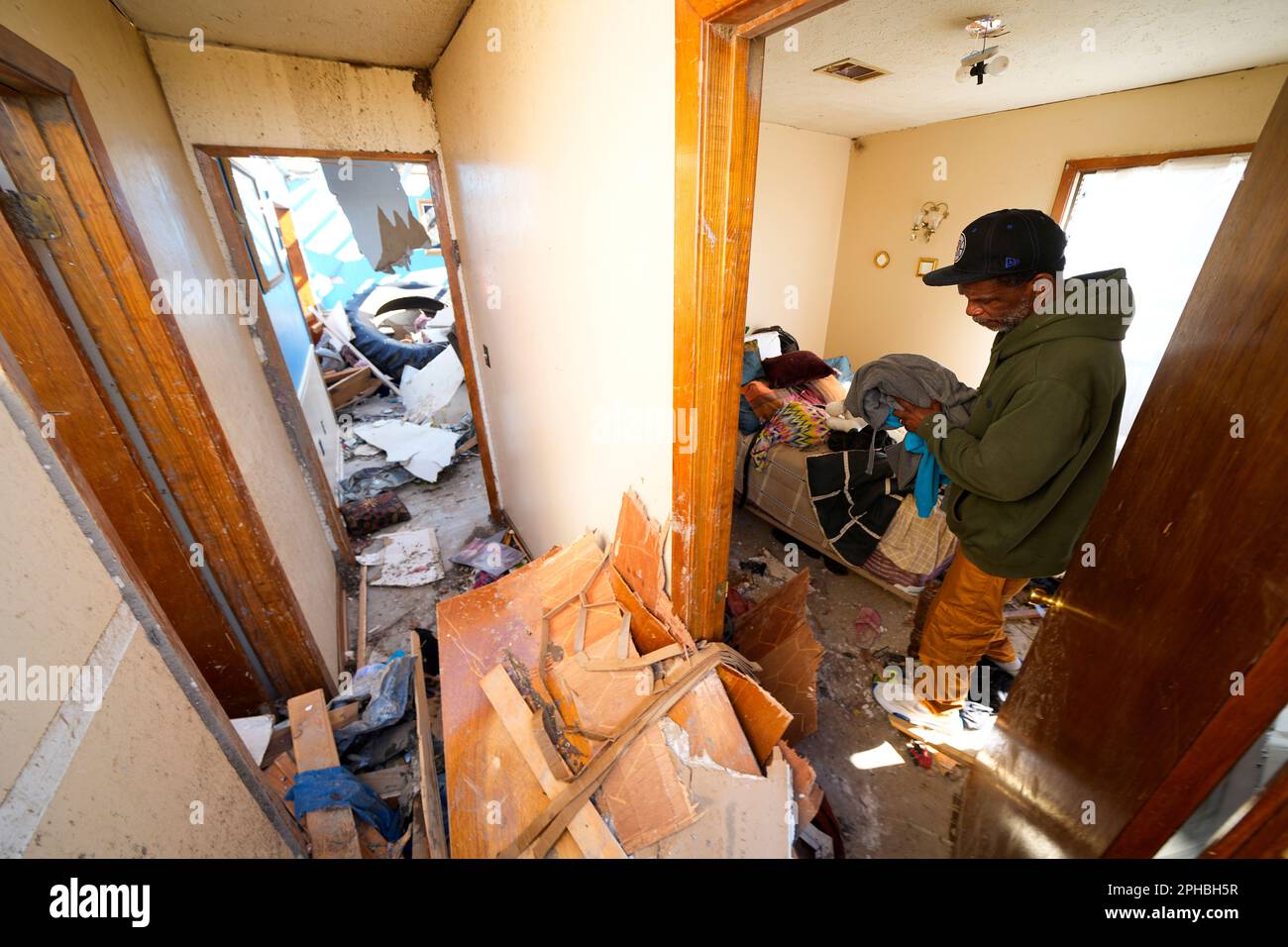 Jermaine Wells, neighbor of Lonnie and Melissa Pierce, who were killed ...