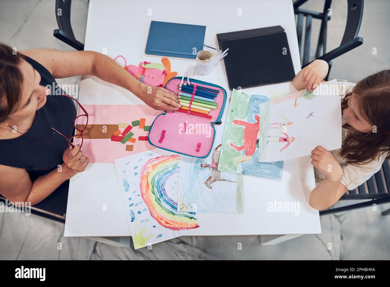 School child drawing hi-res stock photography and images - Alamy