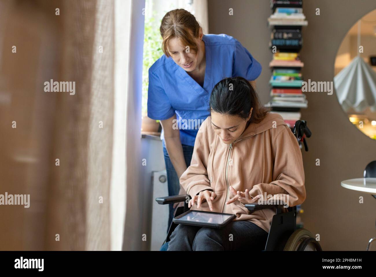 Nurse tablet home hi-res stock photography and images - Alamy