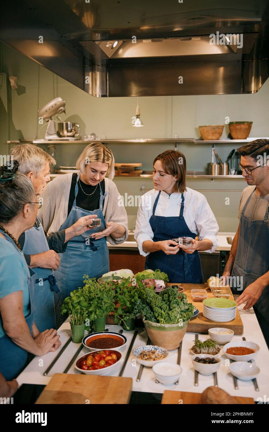 Indian cooking class hi-res stock photography and images - Alamy