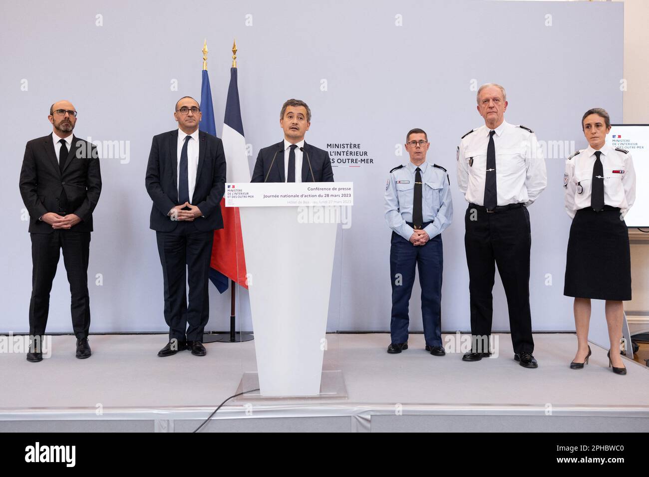 Paris Police Prefect Laurent Nunez speaks flanked by General ...