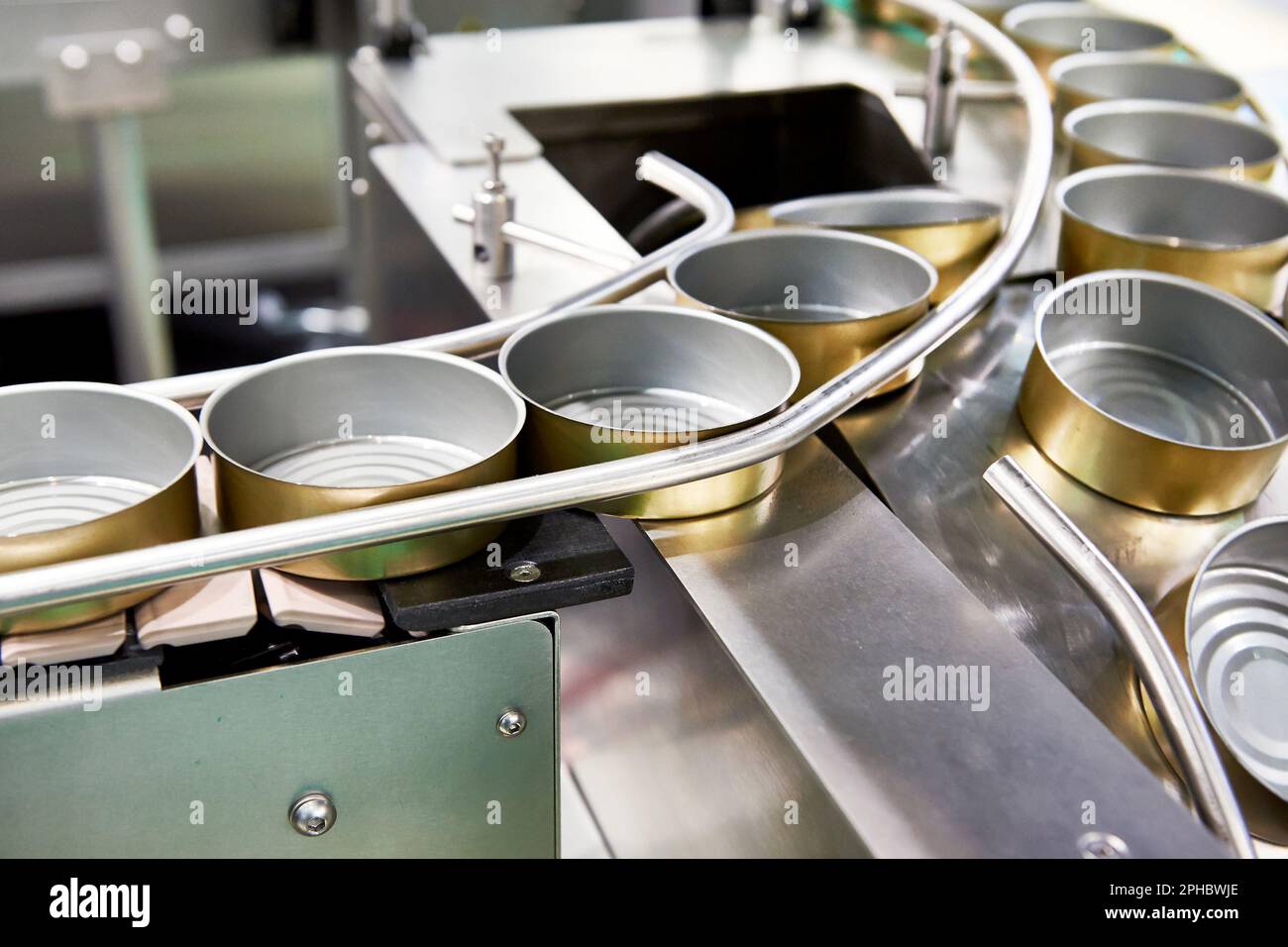 Empty cans on the conveyor of a food factory Stock Photo - Alamy
