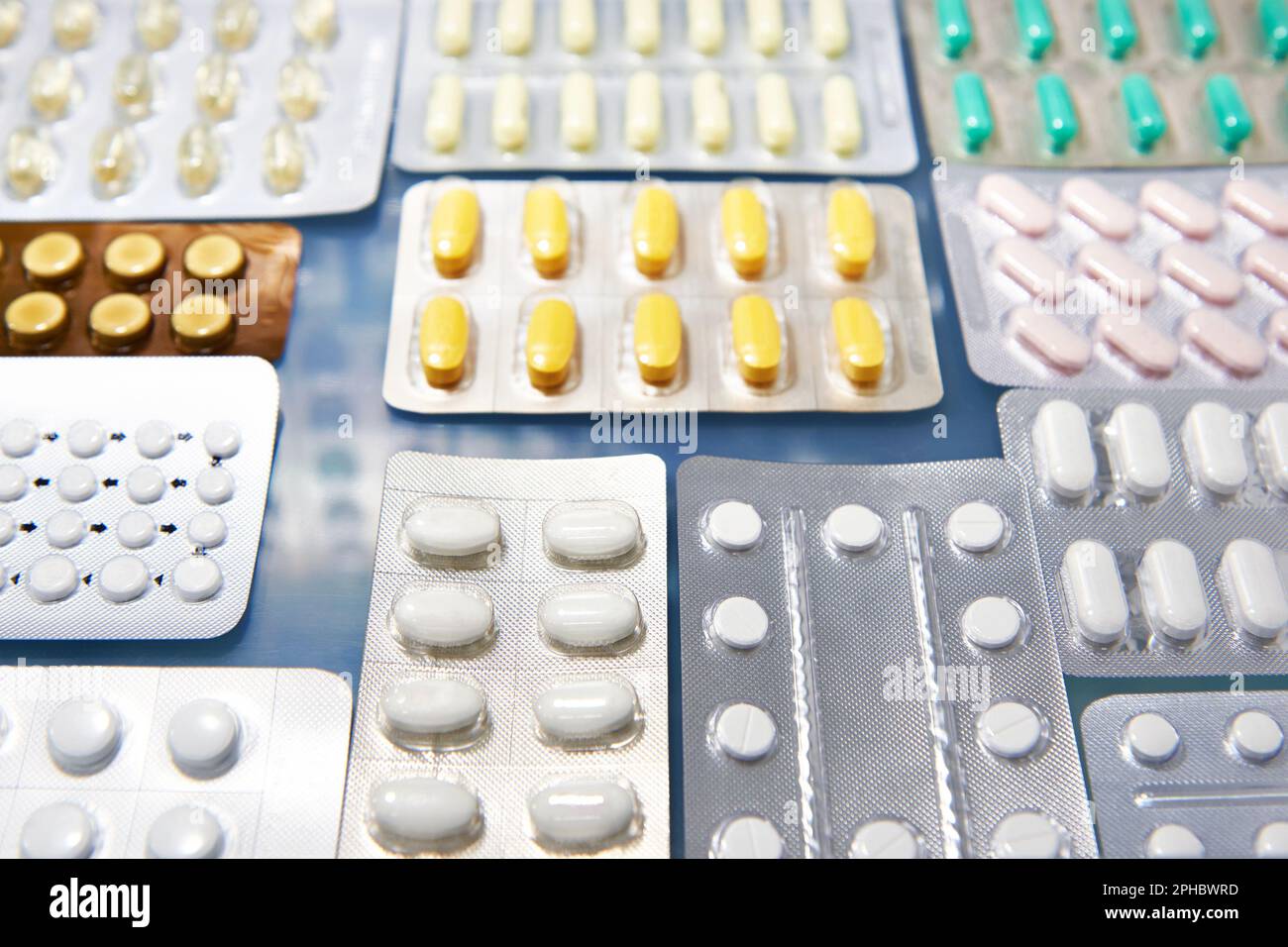 Blisters pill hi-res stock photography and images - Alamy
