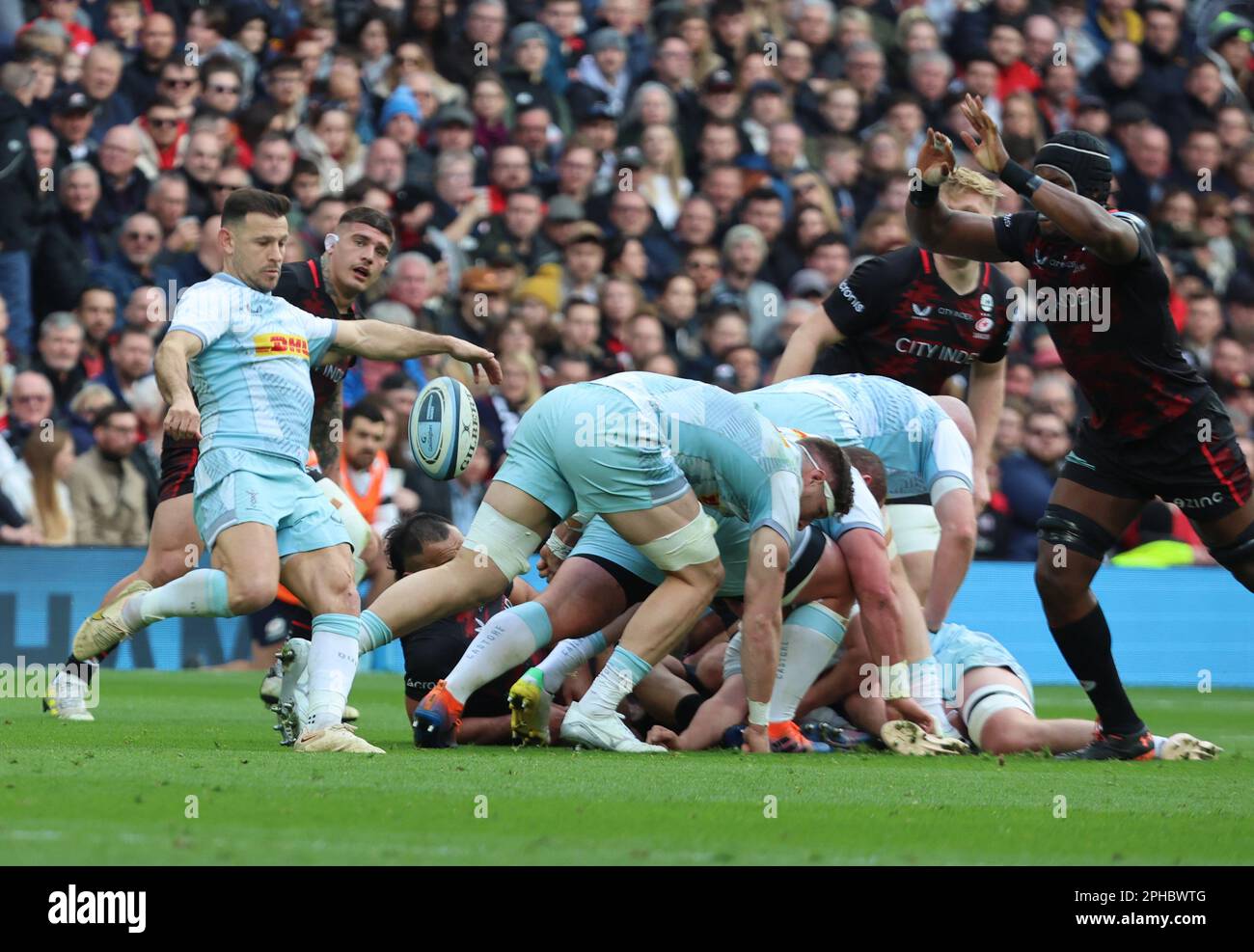 Danny Care of Harlequins and Maro Itoje of Saracens during the ...