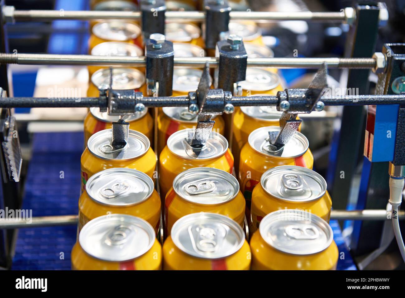 Beer can conveyor at the factory Stock Photo - Alamy