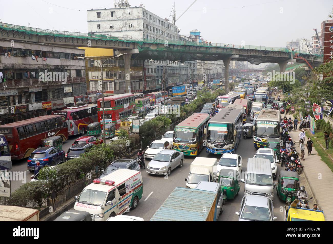 Dhaka, Bangladesh. 27th Mar, 2023. Numerous vehicles jam on a street in ...