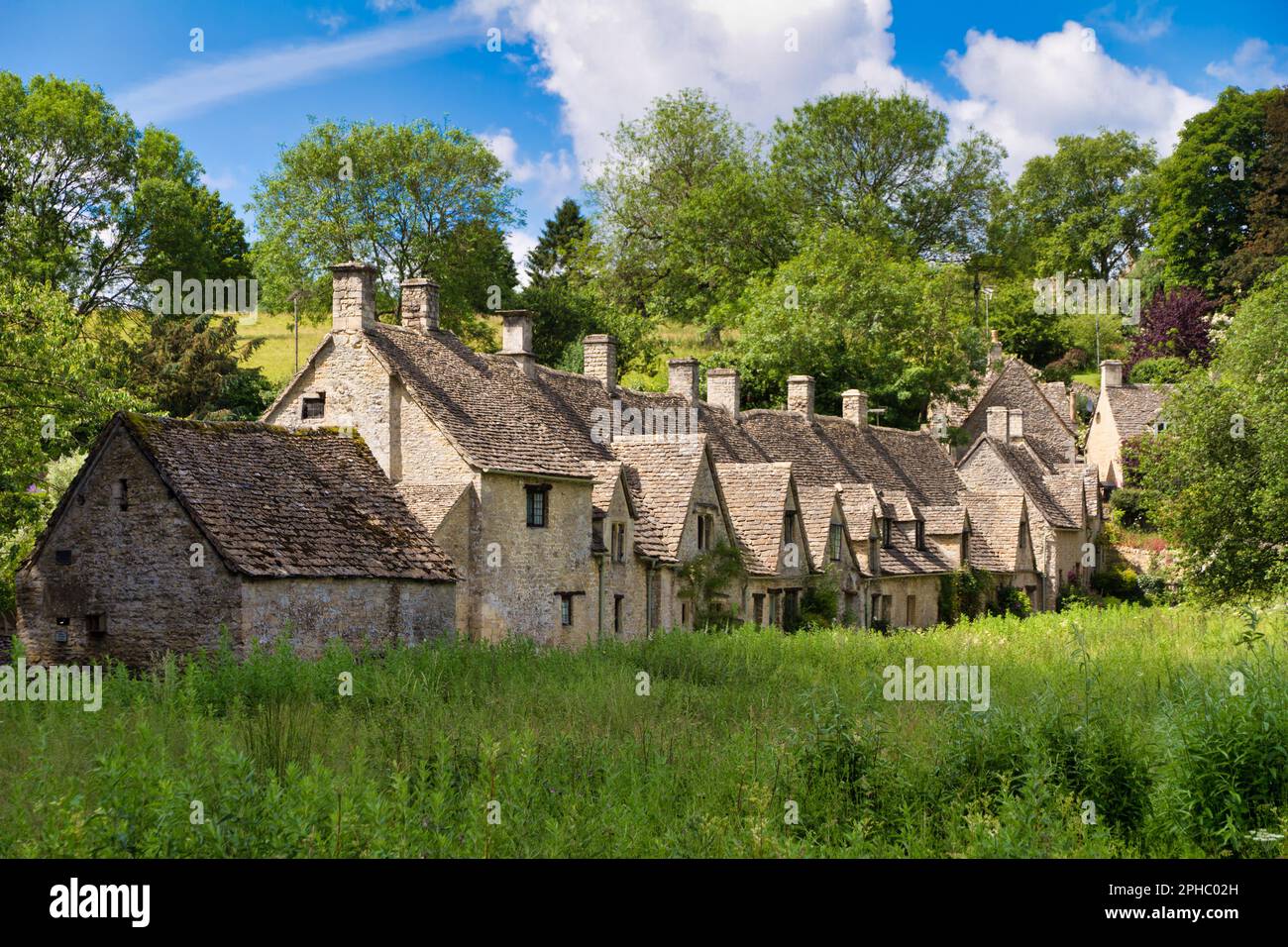 Arlington Row in Bibury, Cotswolds, Gloucestershire, UK Stock Photo - Alamy