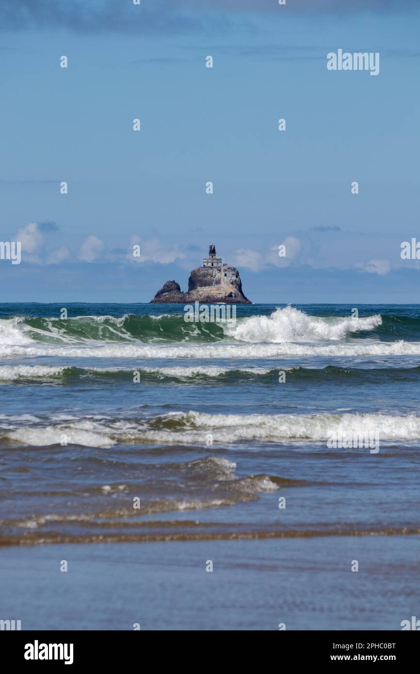 Tillamook Rock Lighthouse with waves in foreground Stock Photo - Alamy