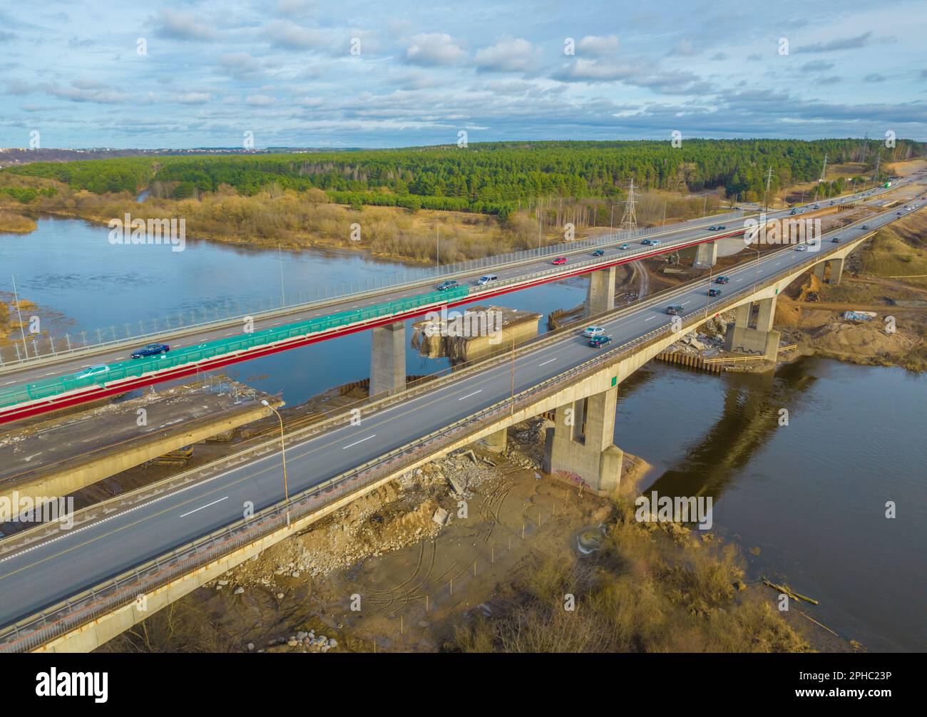 Bridge viaduct road traffic machine hi-res stock photography and images ...