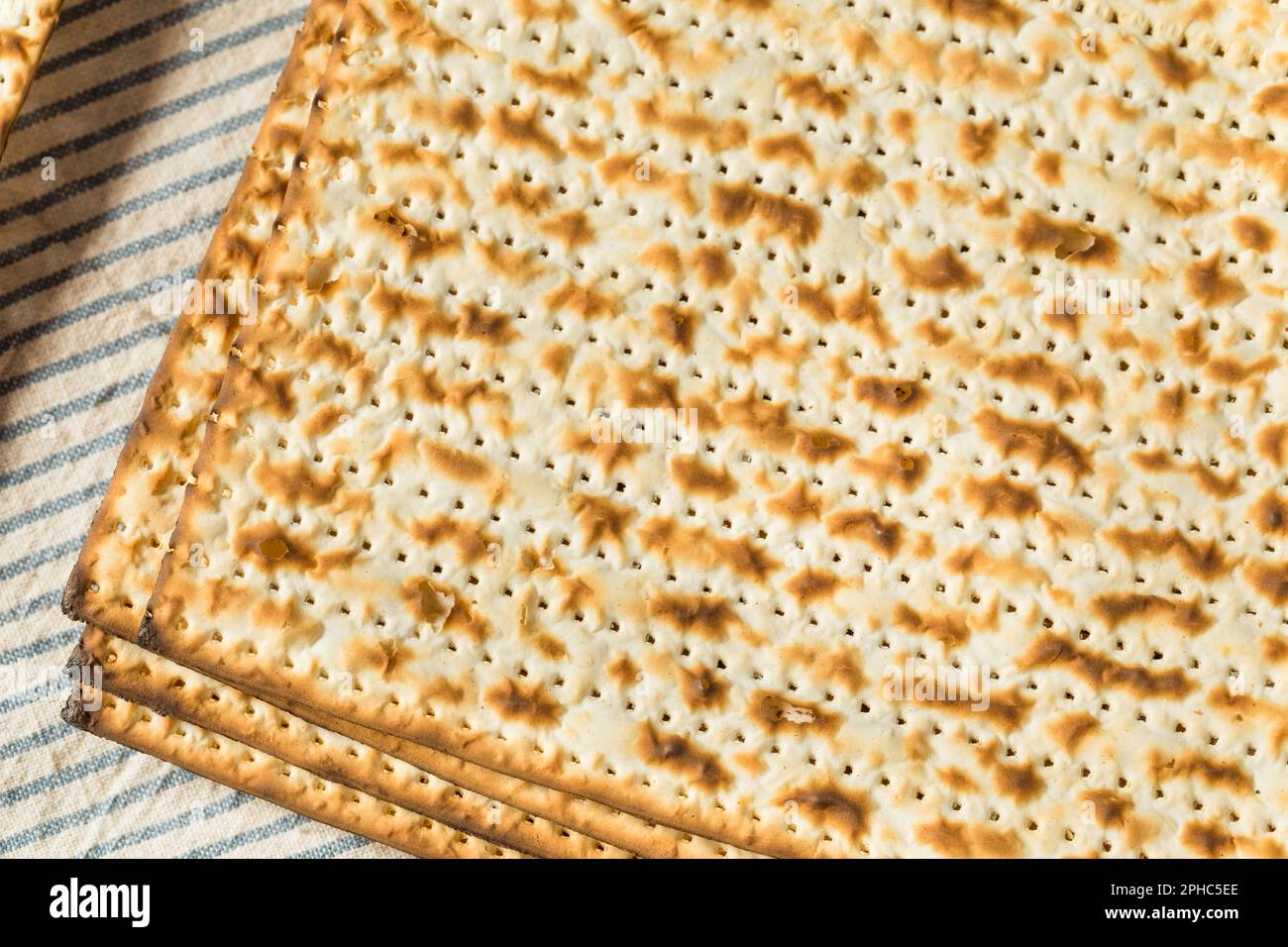 Homemade Jewish Matzah Flat Bread Ready to Eat Stock Photo - Alamy