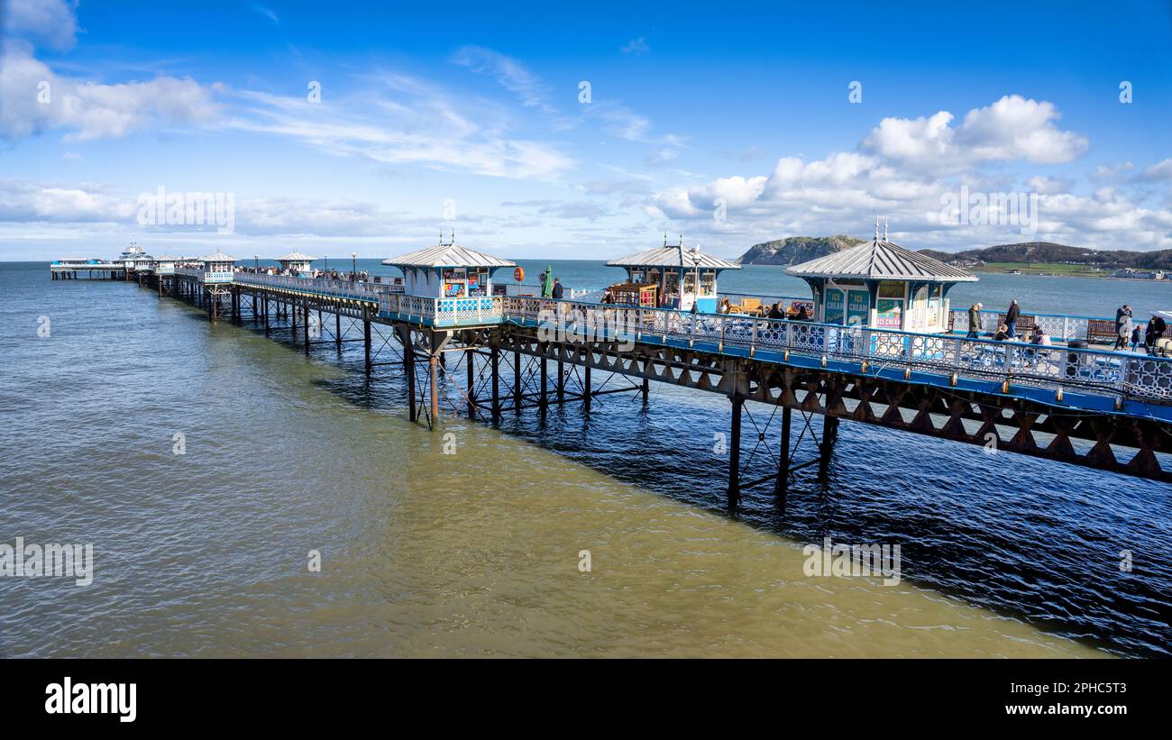 Llandudno victorian pier with shops ice cream outlets and fun fair ...