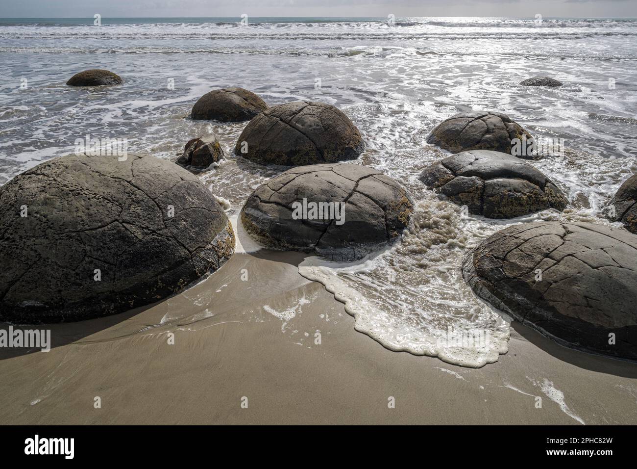 Oval boulders hi-res stock photography and images - Alamy
