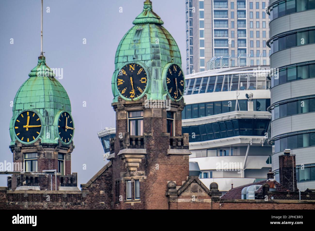 Cruise ship Iona of the British shipping company P&O Cruises, moored at ...