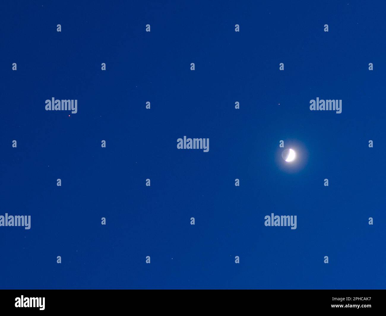 Sheerness, Kent, UK. 27th Mar, 2023. UK Weather: five planets aligned ...