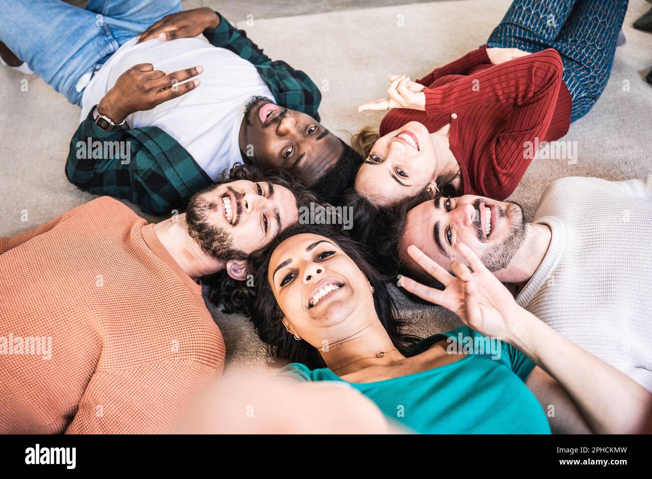 Diverse and inclusive friendship hi-res stock photography and images ...