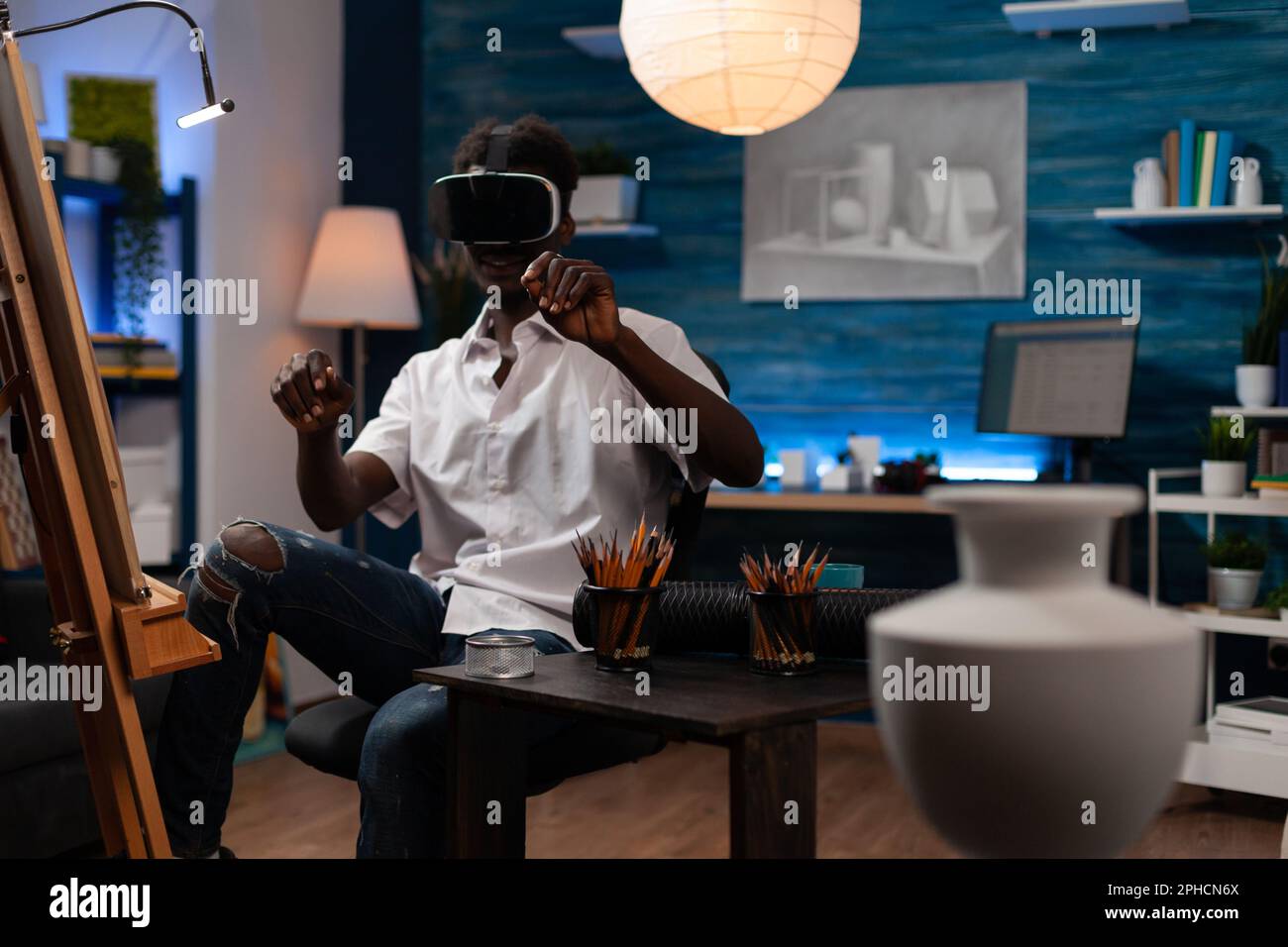 Professional artist of plastic arts looking for new drawing techniques ...