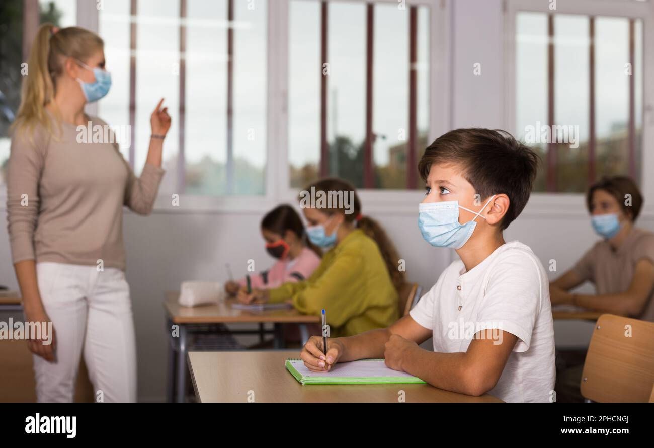 Young boy in face mask on lesson in school Stock Photo - Alamy