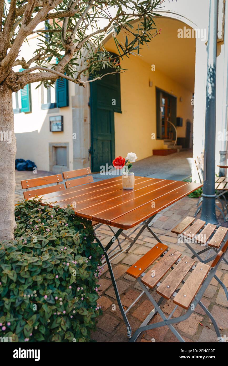 Empty cafe terrace with white table and chair. exterior of the cafe ...