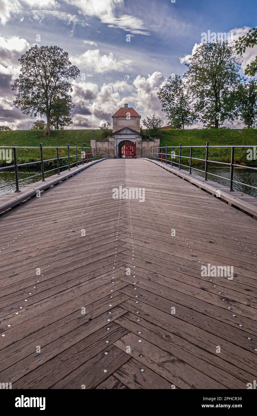Wooden bridge spanning moat hi-res stock photography and images - Alamy
